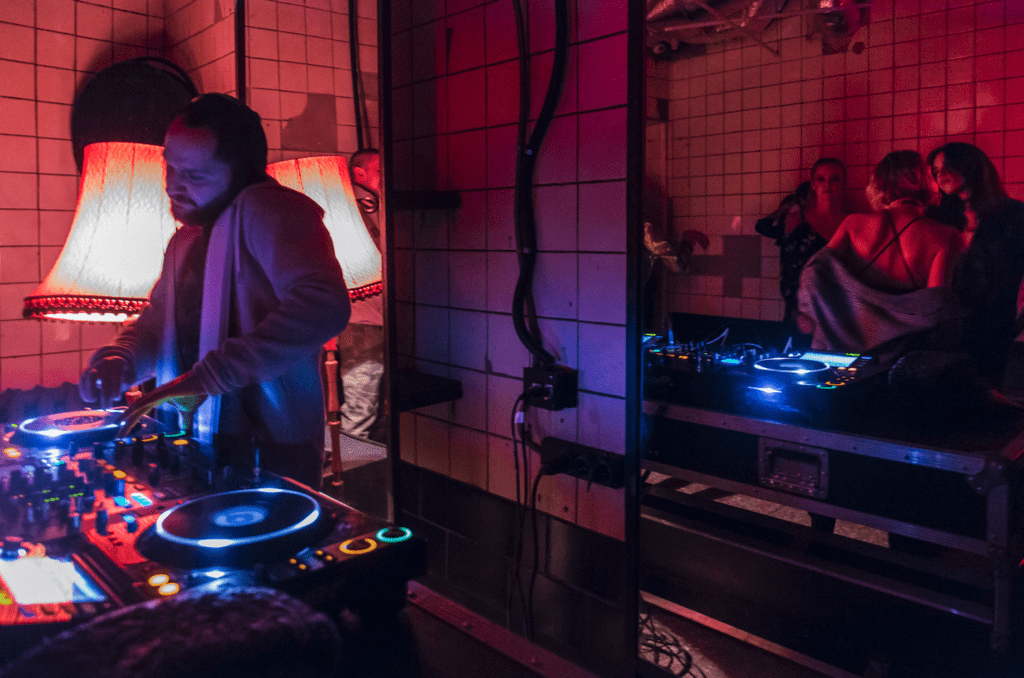 The Art of DJing: When to mix fast, when to mix slow - Mixed In Key